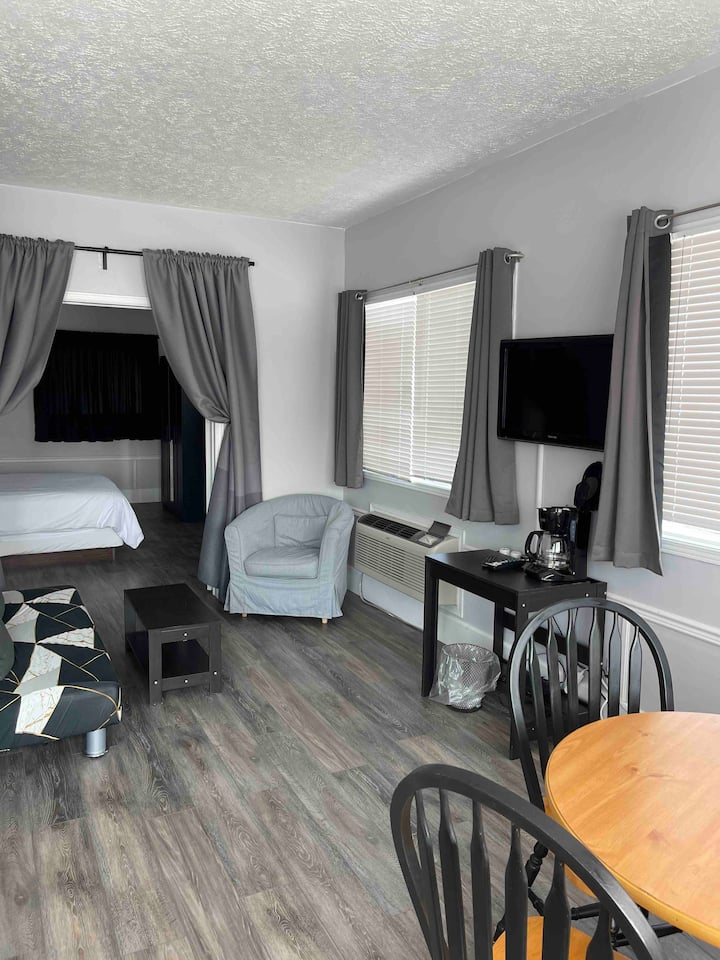 Floating Suite In Georgian Bay: Commodore Suite - Midland