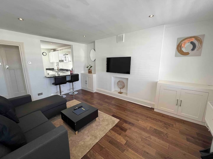 Stunning One Bedroom Apartment In London - Fulham