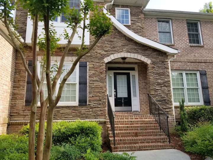 Comfortable Executive Home Near Furniture Market - Greensboro, NC