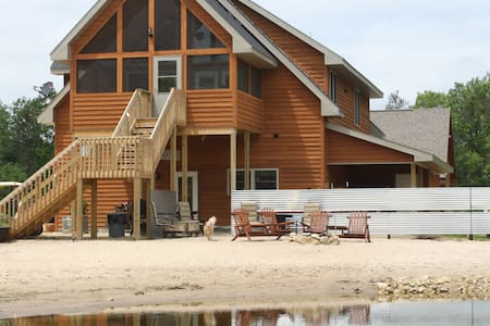 Castle Rock Lake Vacation Rentals & Homes - Wisconsin, United States ...