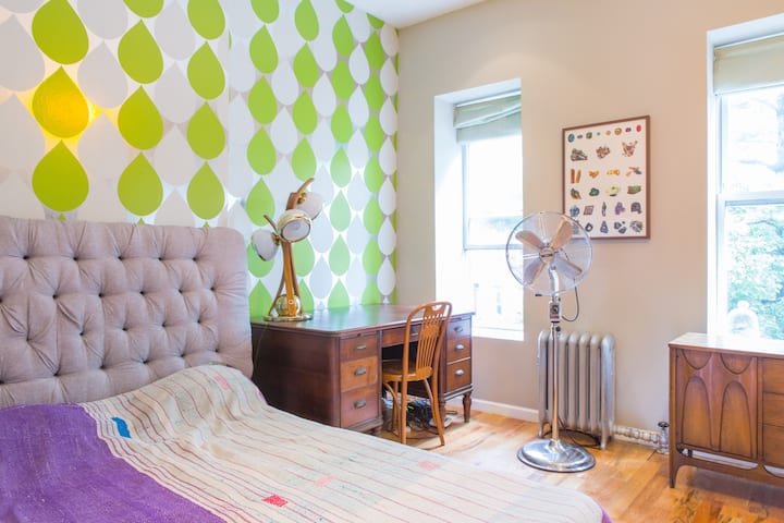 Colorful Apt, 2 Bedrooms, 25 Mins To Manhattan - Long Island, NY