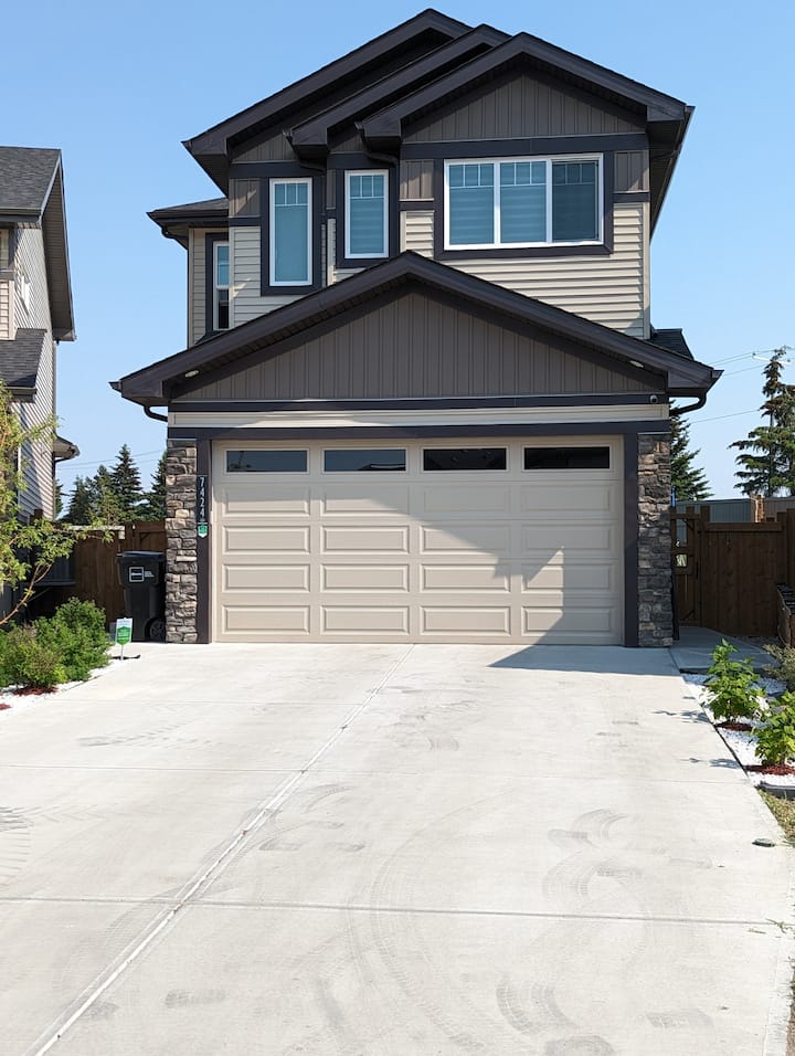 Treasure Villa: Peaceful Guest Suite Near Airport - Edmonton, Canada