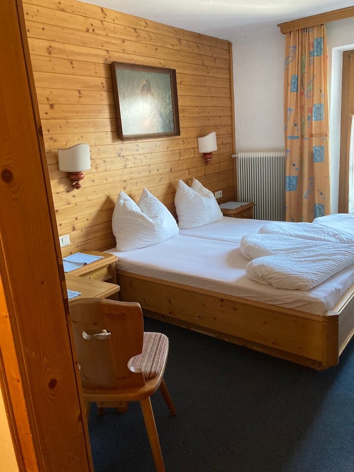 Kleines Doppelzimmer Mit Frühstück In Fügen - Zillertal, Ravina, Austria