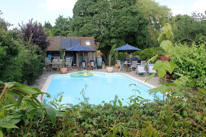 Tranquil Country Retreat With Pool & Hot Tub - Kent