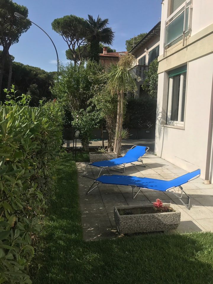Grande Appartamento Con Giardino Fronte Pineta - 維亞雷焦