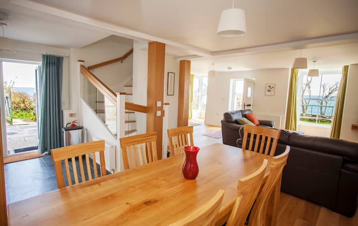 Stunning Sea Views, Light, Airy And Spacious. - Coverack