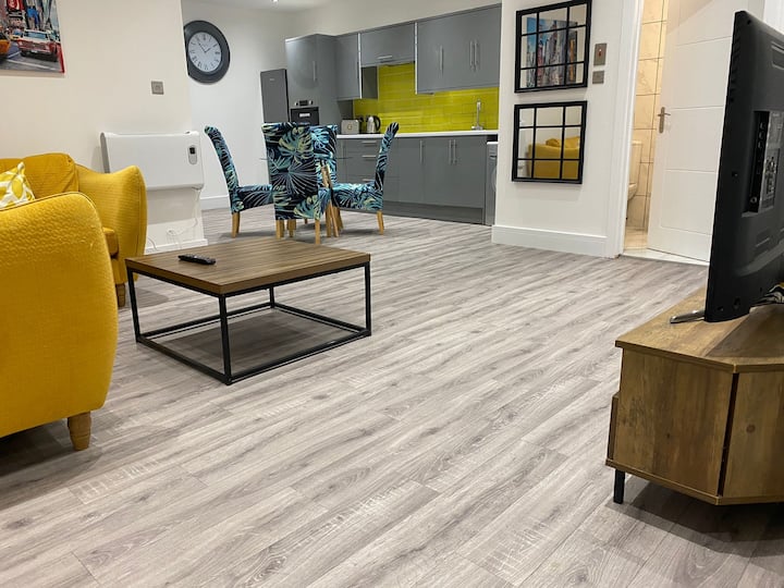 Large 5 Bedroom Flat In Swansea With Free Parking - Swansea