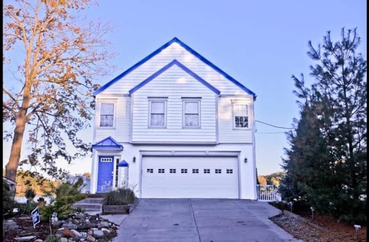 Campau Lake Retreat | 2 Homes |Large Family Groups - Michigan