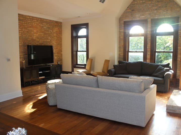 Historic Wicker Park 3 Bedroom - Chicago, IL