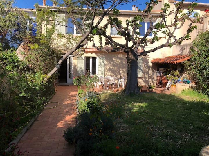 Maison Au Calme Avec Jardin, 100 Mètres De La Mer - Marseille