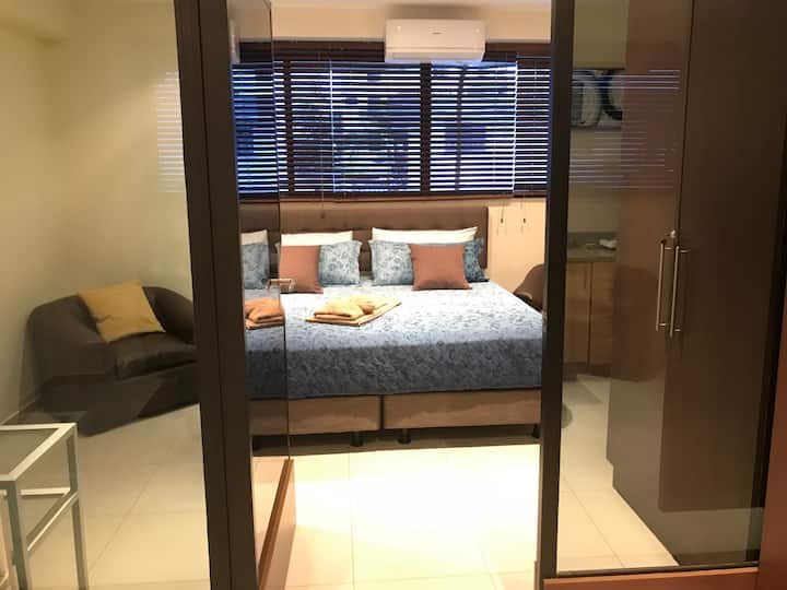 Luxury King Size Bed Suite In Salinas W/ Wifi - 