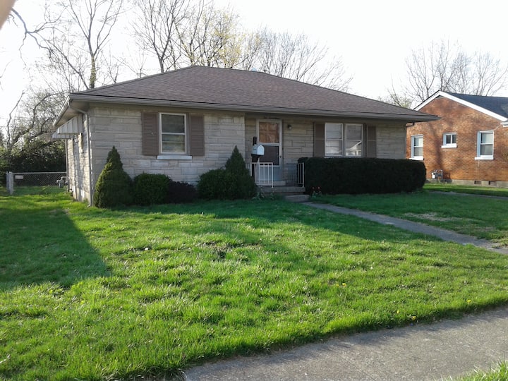 Bedford Stone Cottage Near Keeneland  / Horse Park - Lexington, KY