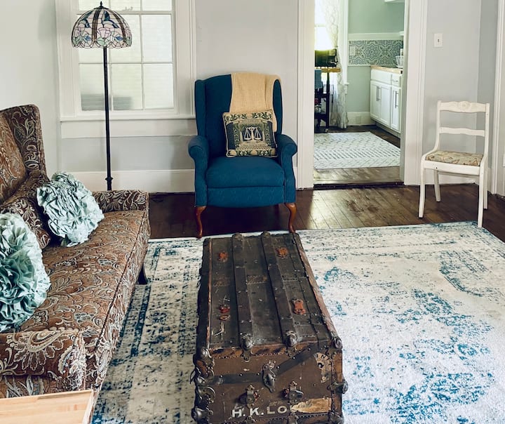 Affordable Comfort In The Historic District - Savannah, GA