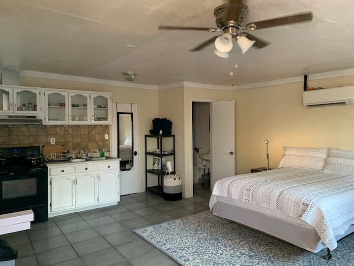 Private Studio, Close To Downtown - El Paso, TX