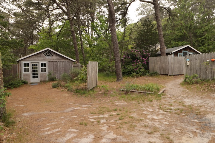 Walk To Beach - Gull Hollow Cottage And Studio - Coast Guard Beach, MA
