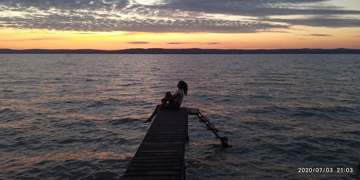 Nyaraló Saját Vízparttal Balatonszárszón. - Balatonszárszó