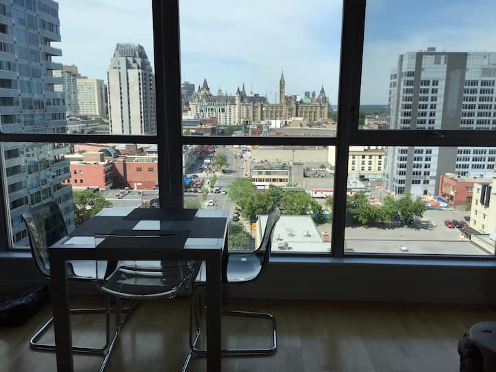 2 Bedroom Condo Right In The Byward Market - Ottawa