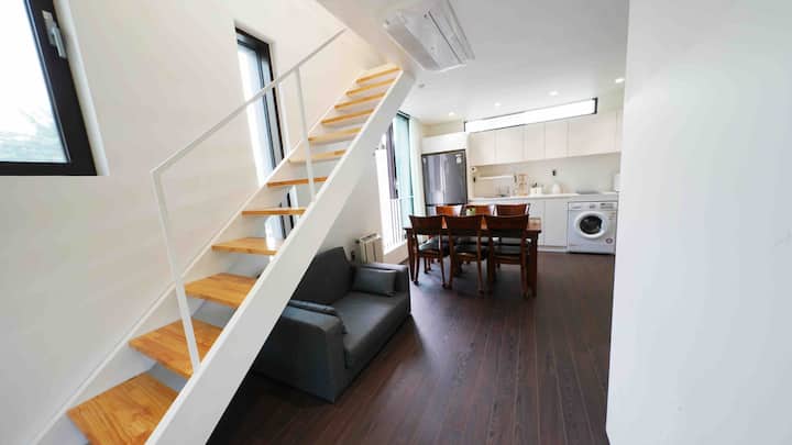 무료주차/신축 복층하우스/투룸/거실/엘리베이터/독채/건물내 방음 연습실피아노/홍대연대명지대 - Seoul