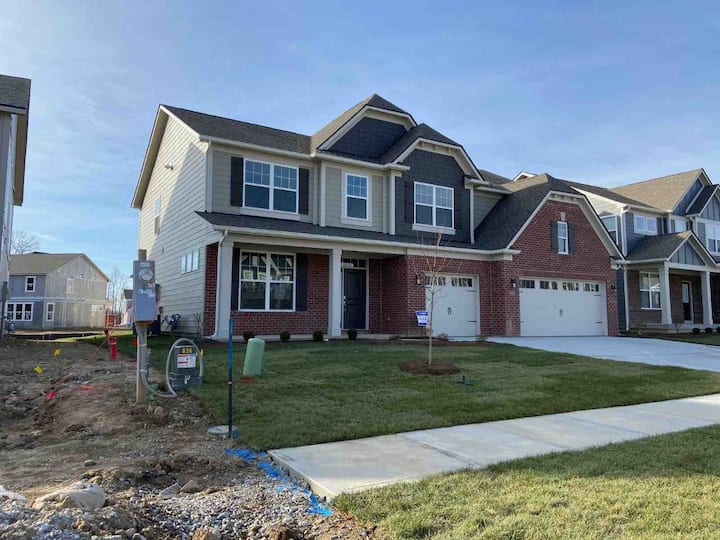 Cheerful 5 Bedroom Home With Indoor Fireplace - Avon, IN