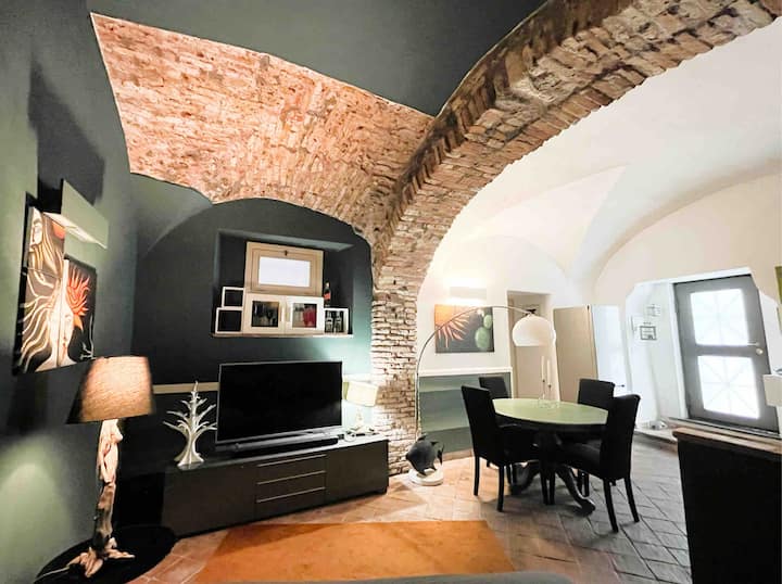 La Casa Nella Roccia (Cave Of Art) - Catania, Italia