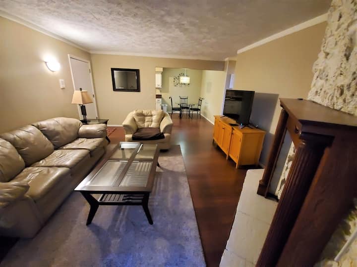 Private Condo - Pet Friendly - Bloomington, IL
