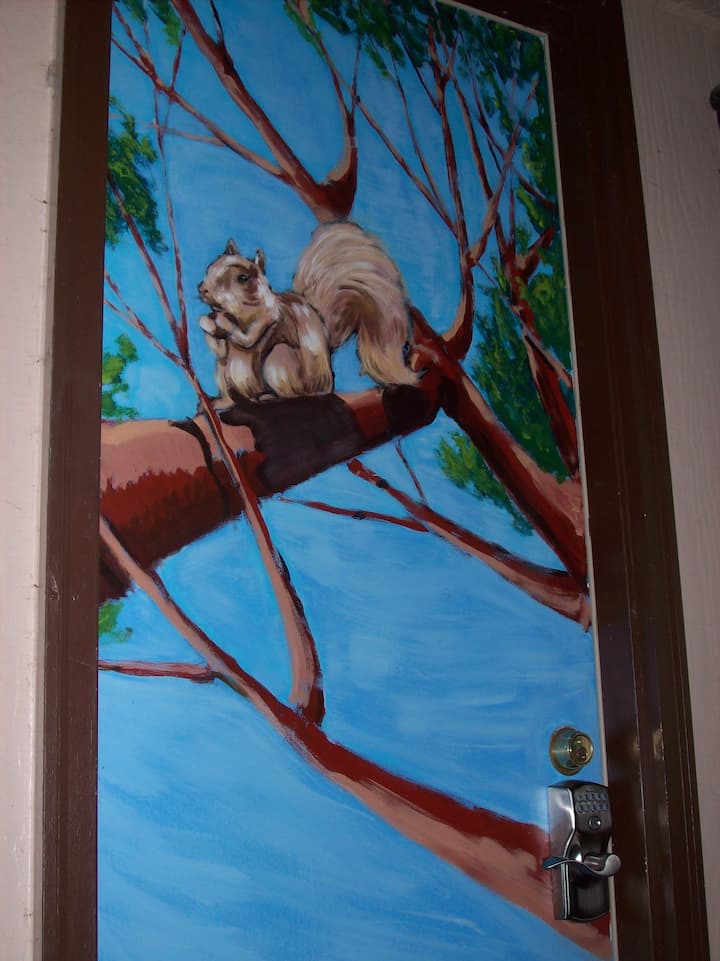 The Squirrels Nest, Two Rooms, Private Bath & Deck - Eugene, OR