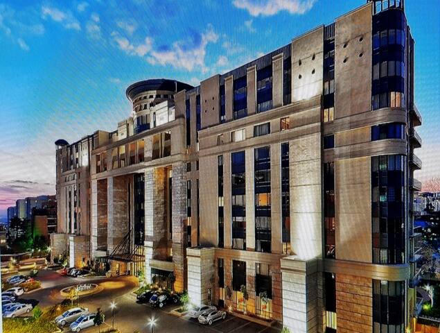 THE EMPEROR, SANDTON, 7TH FLOOR, STUNNING VIEWS - Apartments for Rent ...