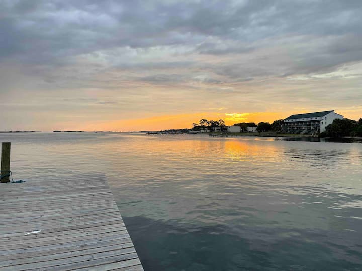 Sleeps 4•pet Friendly•near Destin•waterfront - Fort Walton Beach, FL