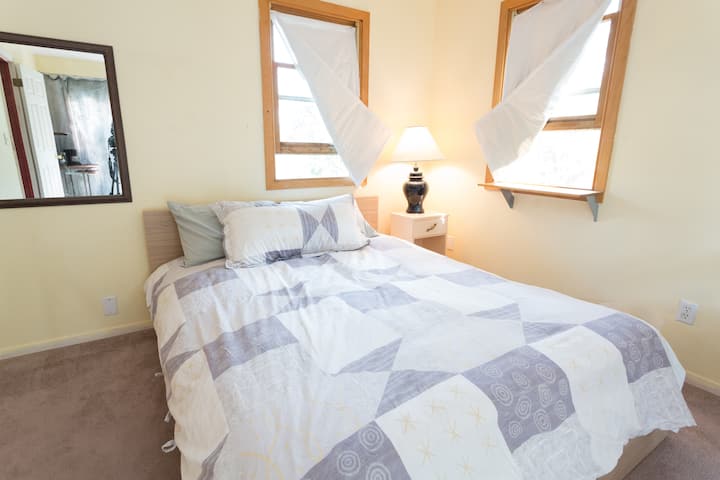 Beautiful Large, Balcony Room W/ Mountain Views - Boulder, CO