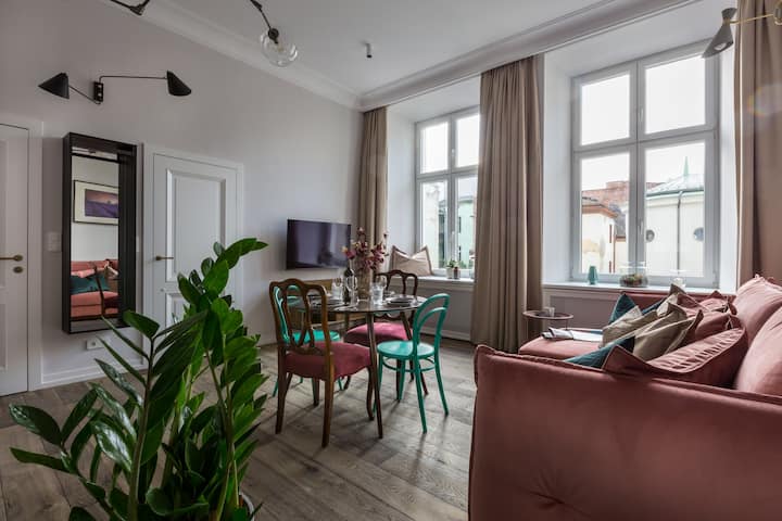 City Escape: 1br Chic Apartment Near Market Square - 크라쿠프