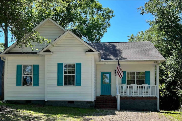 Cheerful Beach Cottage On Oak Island, Nc - Oak Island, NC