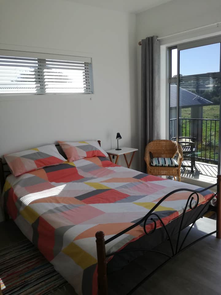 Warm And Sunny Private Room In Quiet Location. - Raglan