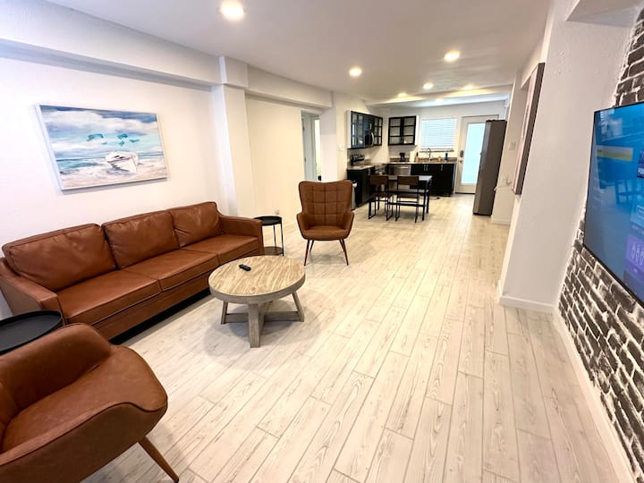 Spacious Ground Suite: Sleeps 4 | Ev Charger | Pet - South Padre Island