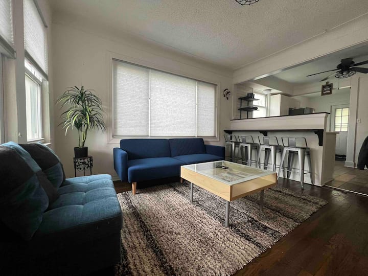 Cozy Entire House With Convenient Location - ウォレン, MI