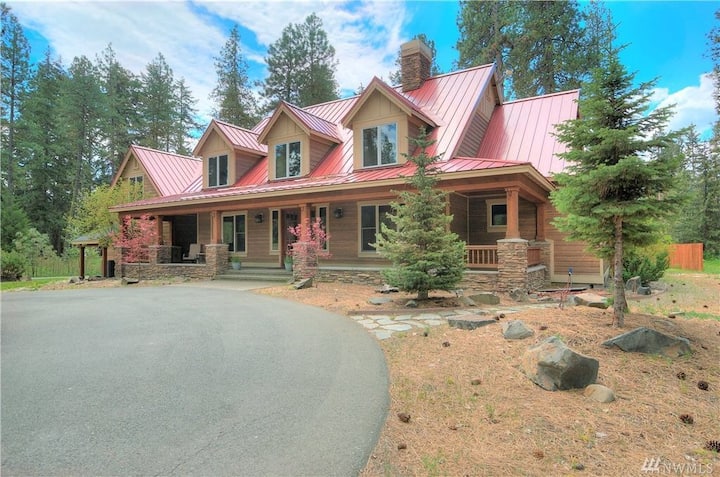 Gorgeous Custom Home W/soaring Ceilings Near River - Easton, WA