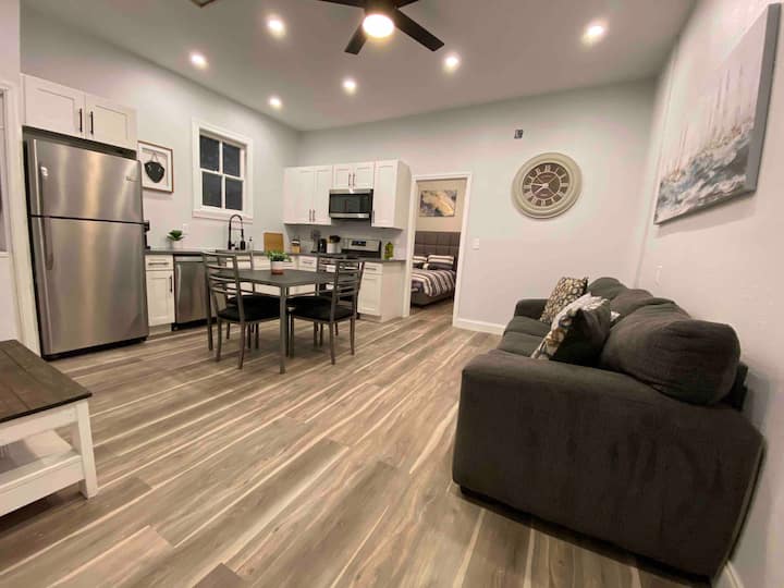 Inn Ybor - Unit E. Remodeled Historic Apartment - Tampa