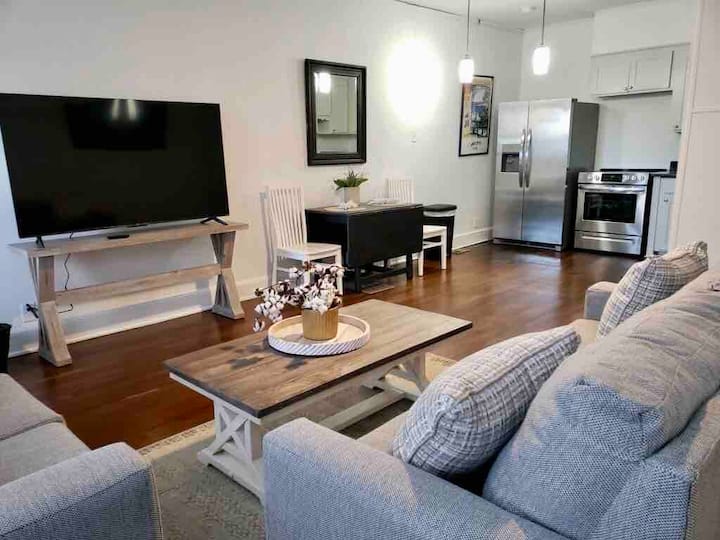 Walkable, Downtown Condo W/ King Bed + Fast Wifi - Spartanburg