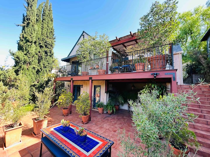 Hollywood Hills Apartment (30 Day Minimum) - Los Angeles, CA