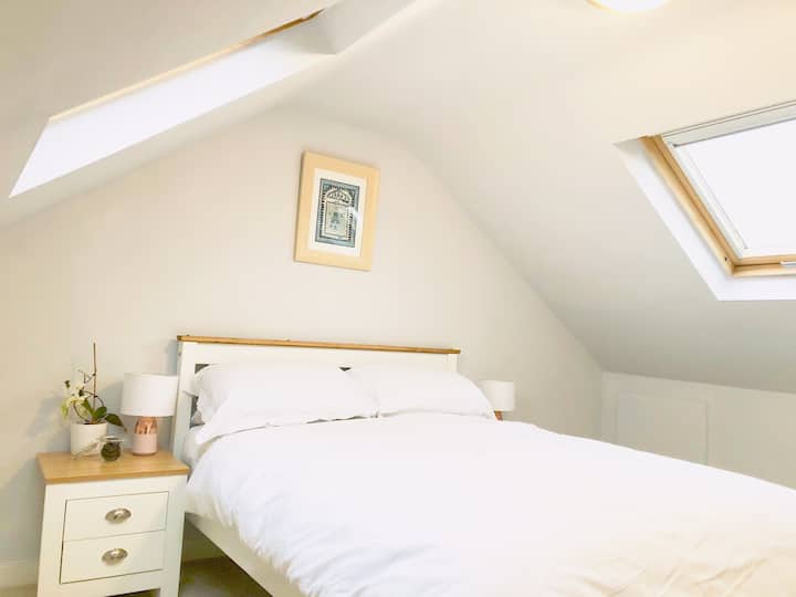 Cosy Loft Space, Two Double Bedrooms & Parking - Musselburgh