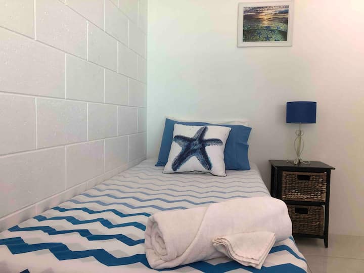 Room 2 - Henrietta St, Single Bed. - Townsville