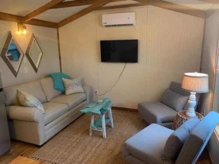 The Salty Seahorse - Cottage 1 (Pet Friendly) - Bayside, TX