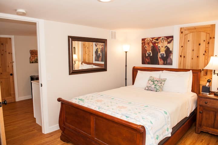 99a-queen Bed,private Bath & Entrance,kitchenette - Saluda, NC