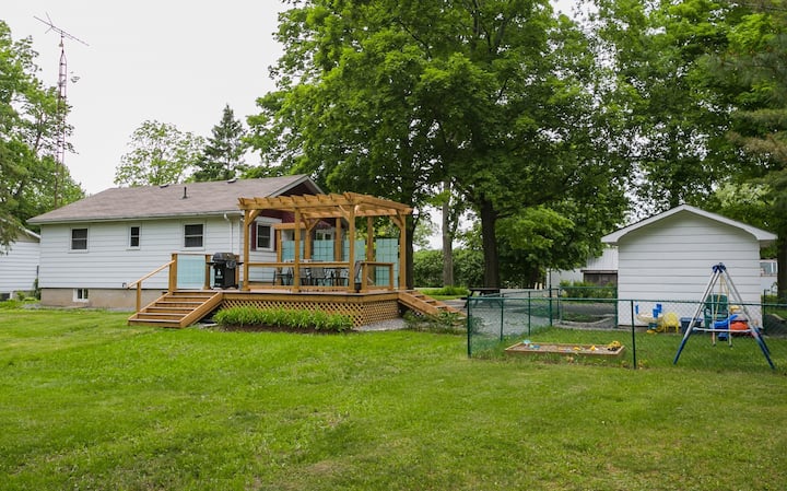 Family Friendly Sandbanks Home - Sand Banks