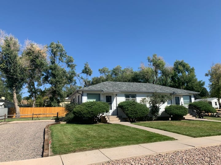 Sunset Retreat
(Knob Hill,colorado Springs) - Colorado Springs, CO