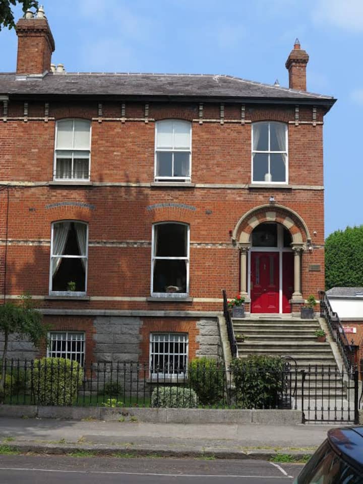 Self Contained Studio/bedsit No 3 - Dún Laoghaire