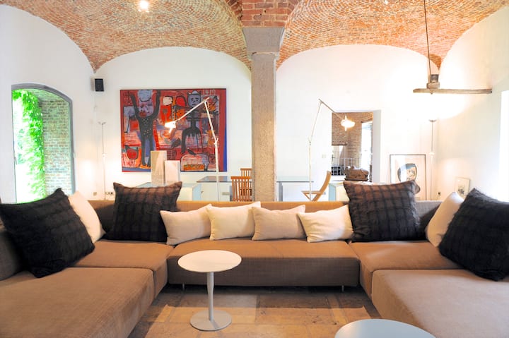 Indrani, Farm Paradise, Old & New - Braine-l'Alleud