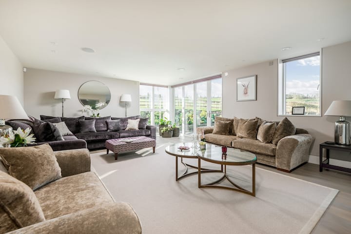 Stunning, Top Spec Property In Beautiful Location! - Hereford