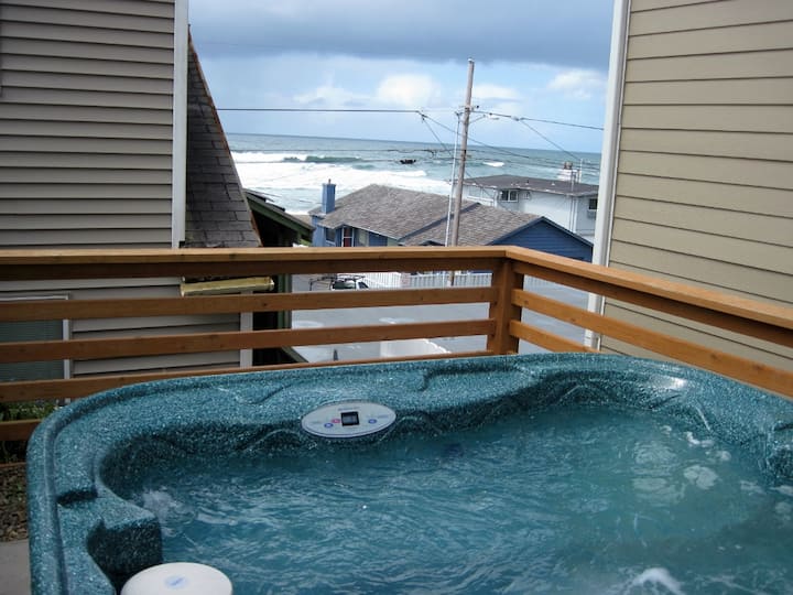 Ocean View Sail On Suite 1 W/ Shared Hot Tub! - Lincoln City, OR