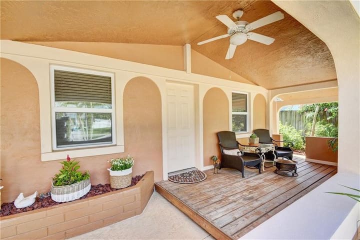 Port Salerno, Tropical Oasis Vacation Spot - Stuart, FL