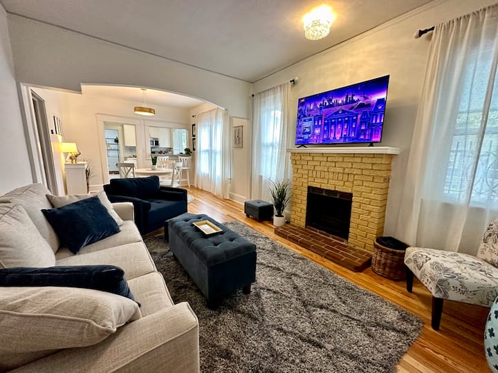 The Lambright Bungalow: 2bd/2ba Gem With Character - Tampa, FL